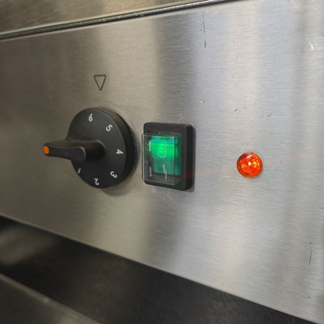 Lincat Rotating heated display - UM50 - Used Hot Food Display - Used ...